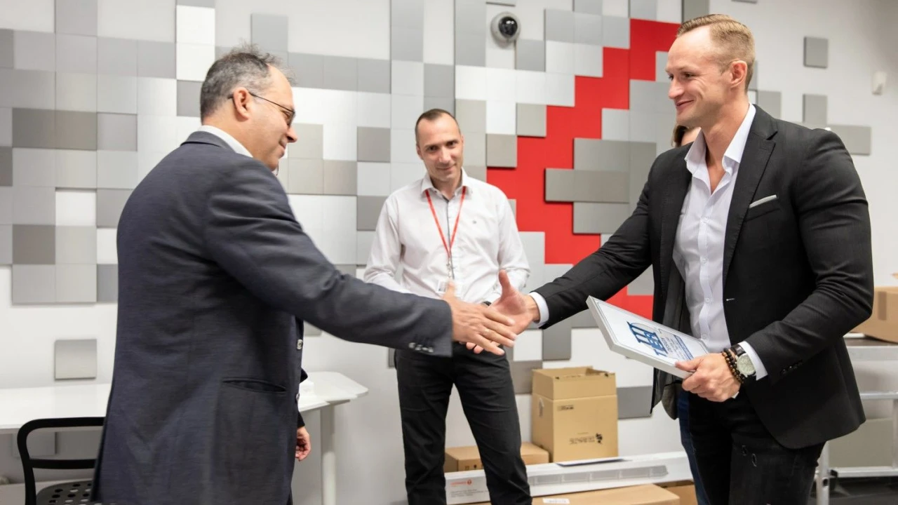 Duomenų centras „RackRay“ užsitikrino vietą pasauliniame žemėlapyje ...