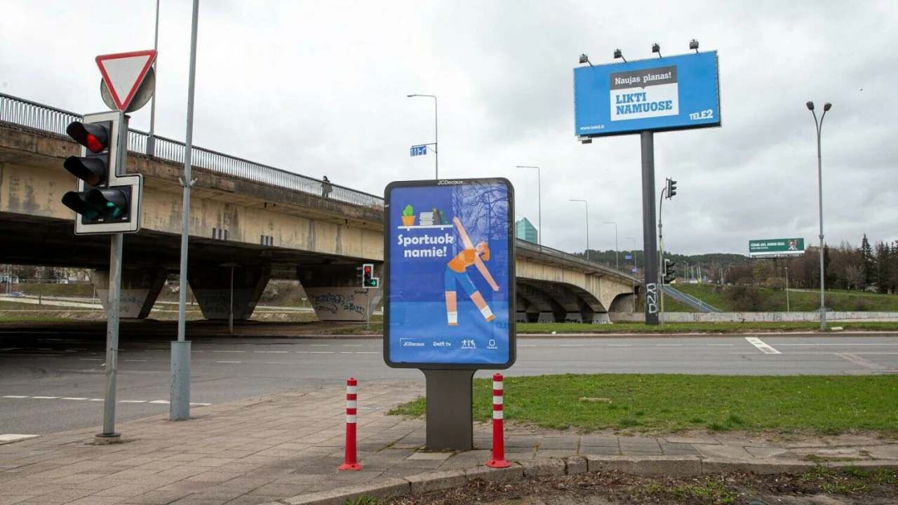 Verslininkai: Vilniaus savivaldybė neteisėtai griauna lauko reklamos ...