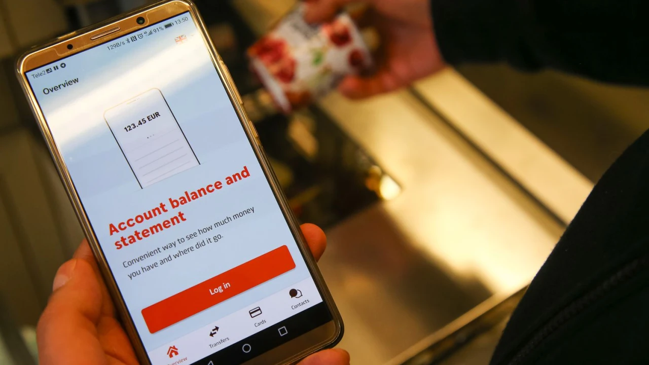 „Swedbank“ klientai gali atlikti mokėjimus iš „Citadele“ sąskaitų - Verslo žinios